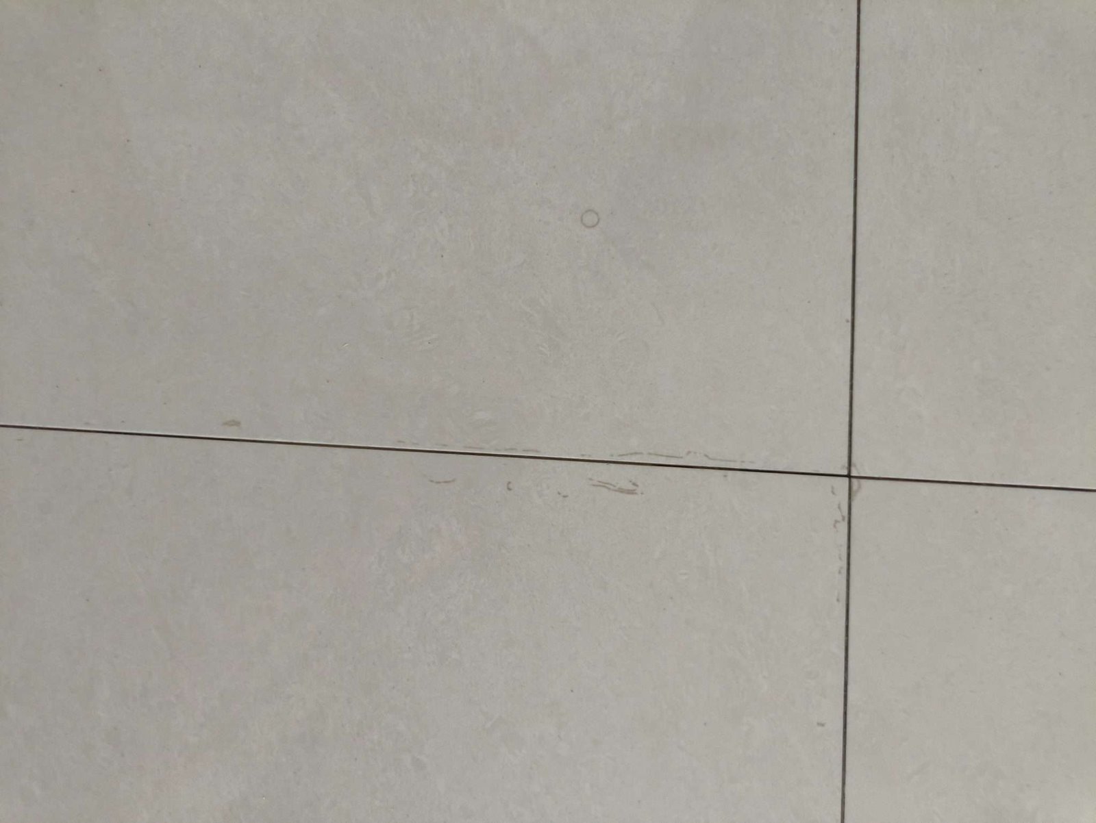 Loose ceramic tiles, falling off, hollow floor tiles, arched edges ...
