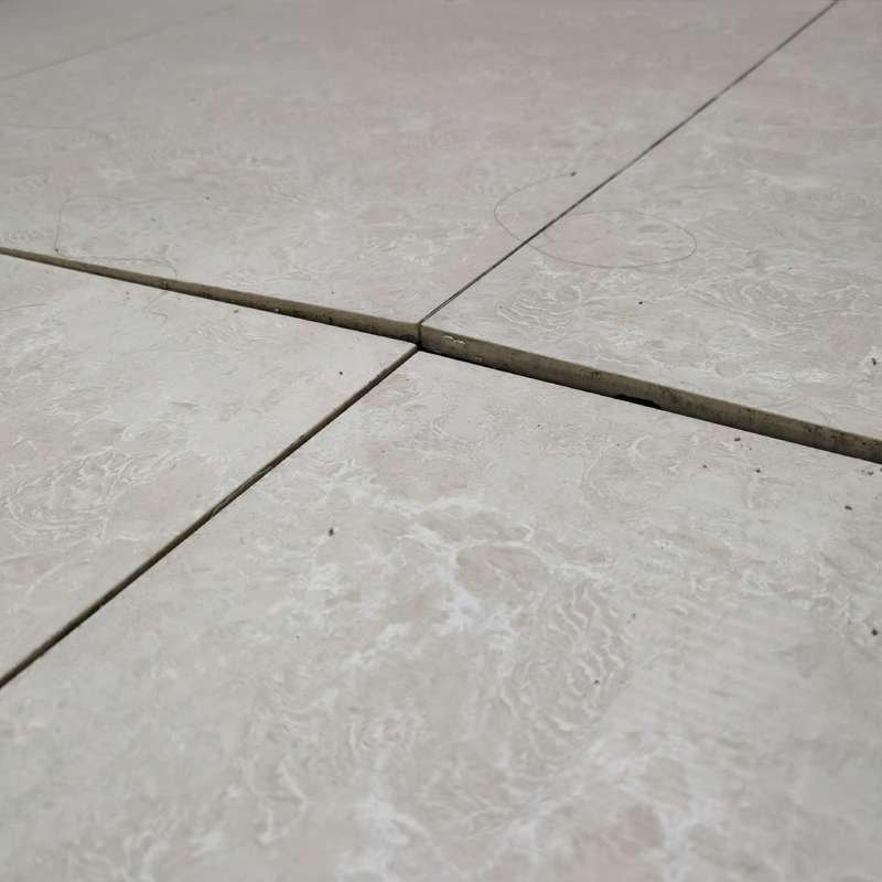 Loose ceramic tiles, falling off, hollow floor tiles, arched edges ...